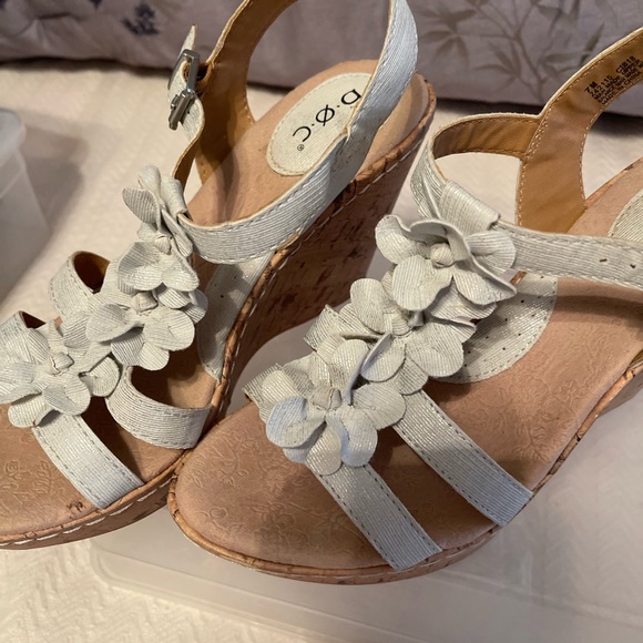 b.o.c. | Shoes | Boc Wedge Sandals White Grey Shimmer Size 7 | Poshmark